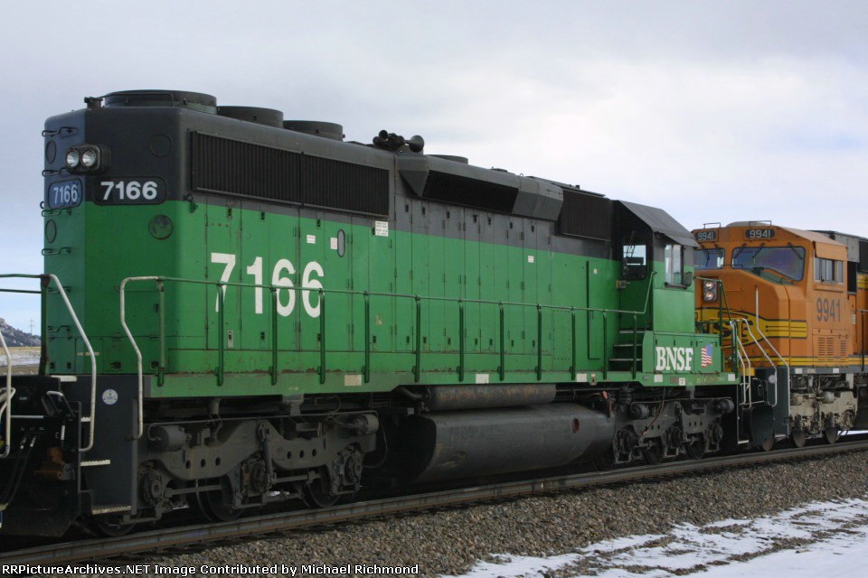 BNSF 7166